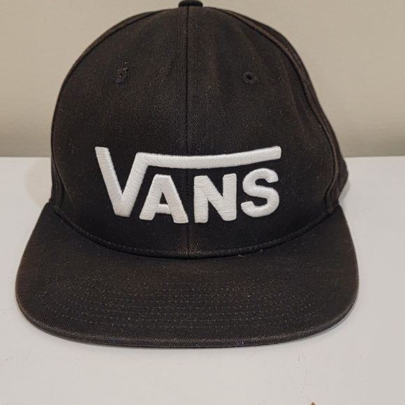 Vans | Accessories | Vans Drop V Snapback Classic Black And White Cap ...